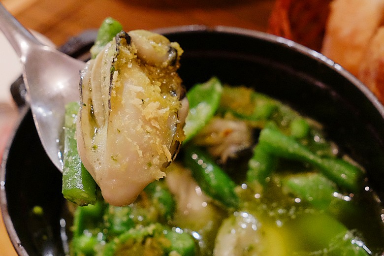 Oysters in season!! Ajillo!! | Full of Okinawa